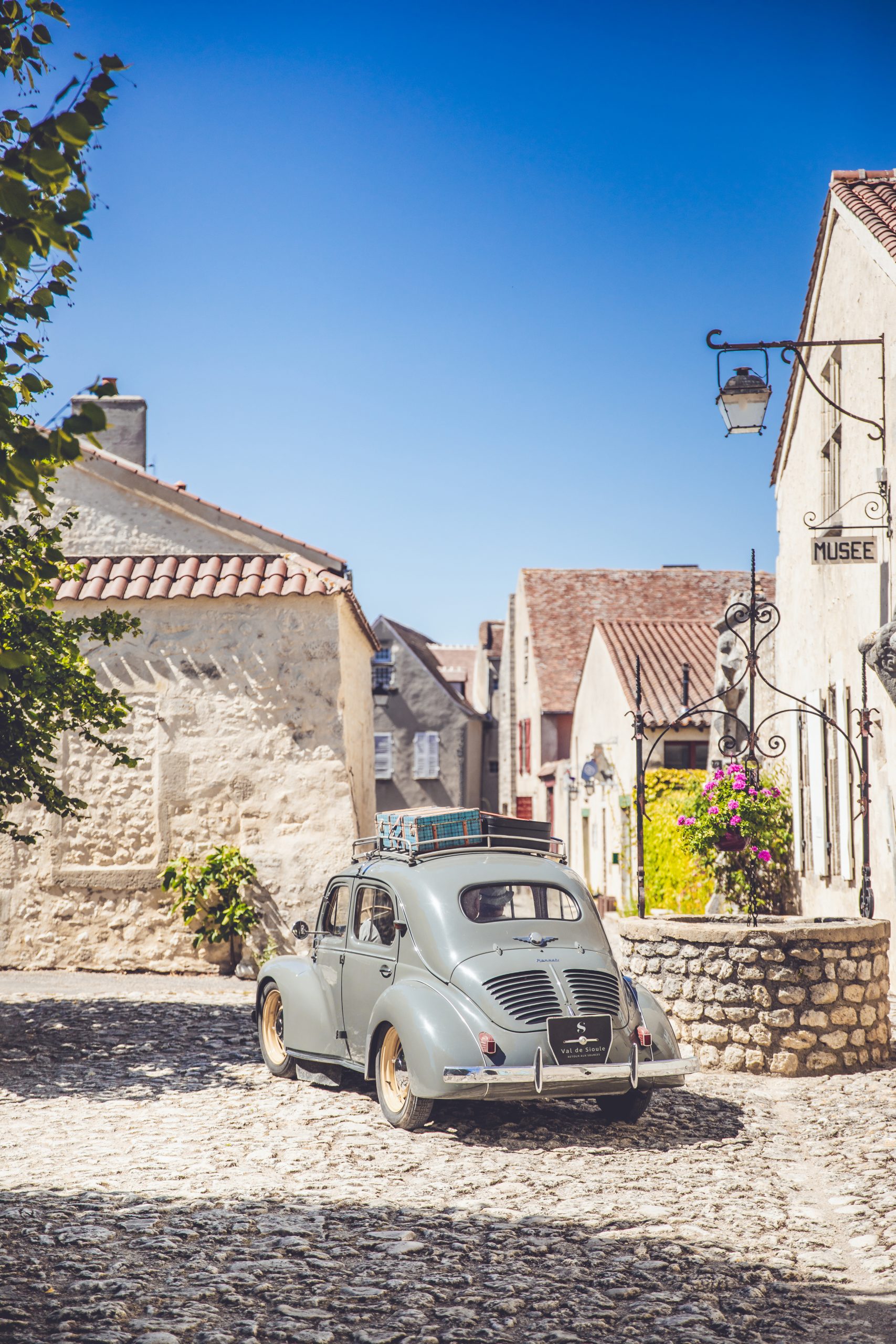 Charroux, la médiévale "Plus Beaux Villages de France"